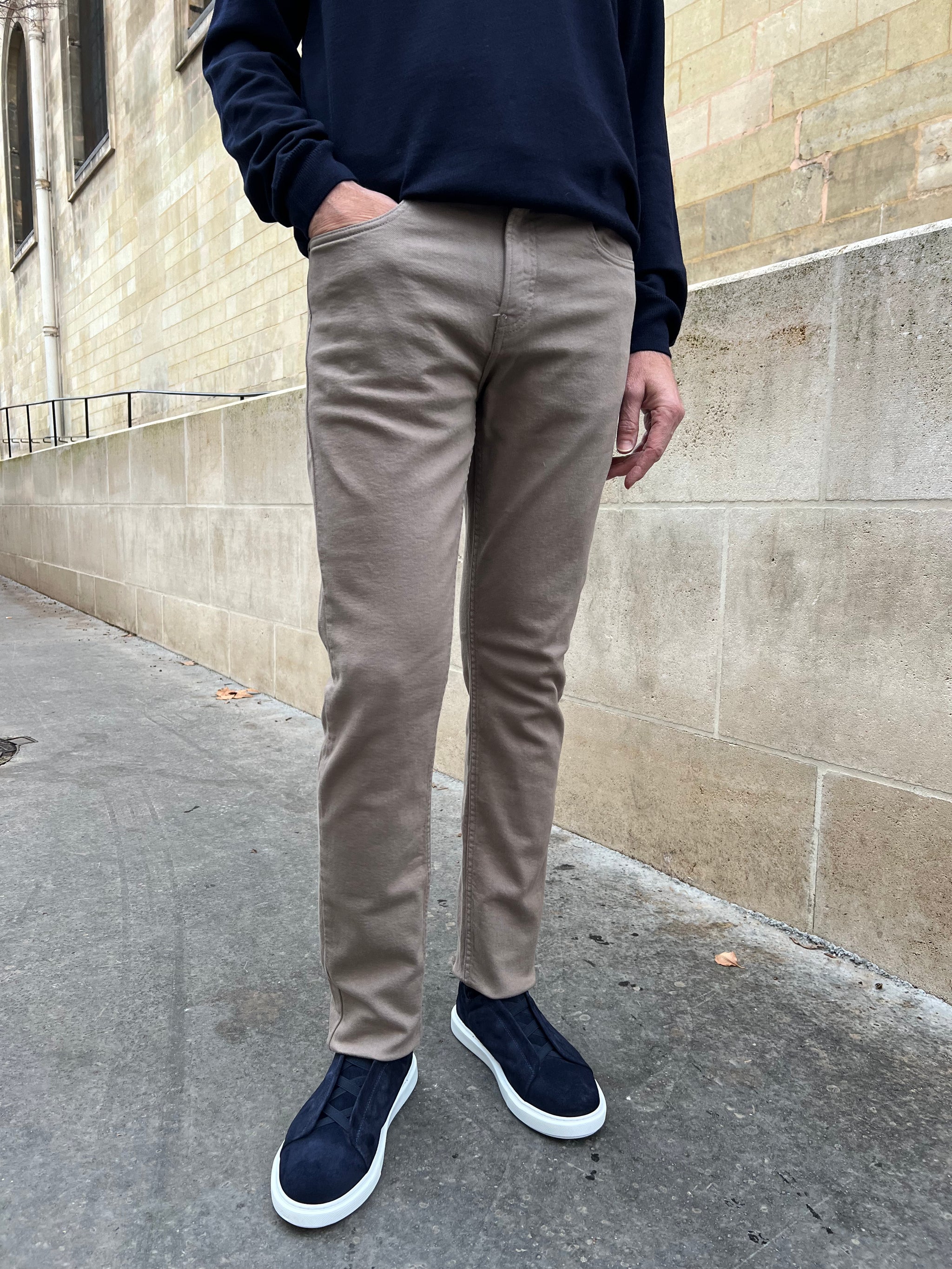 Pantalons James cinq poches en coton stretch taupe - Curling Paris